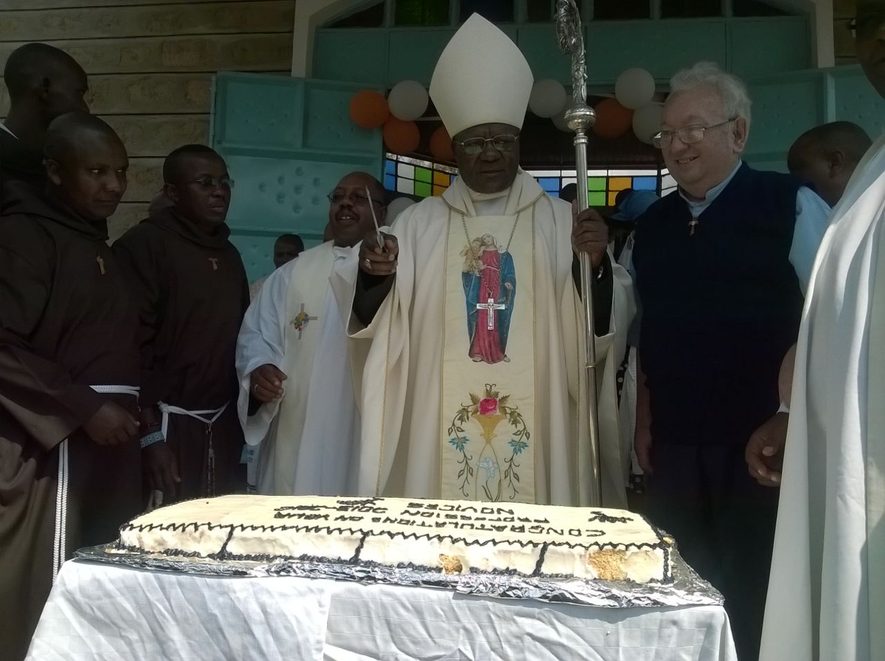 Il Vescovo John Oballa a Sultan Hamud - Regina dell'Amore